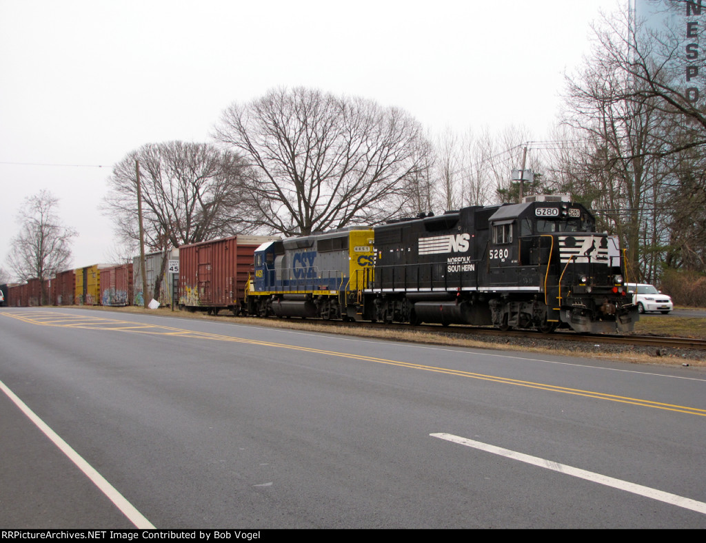 NS 5280 and CSX 4451